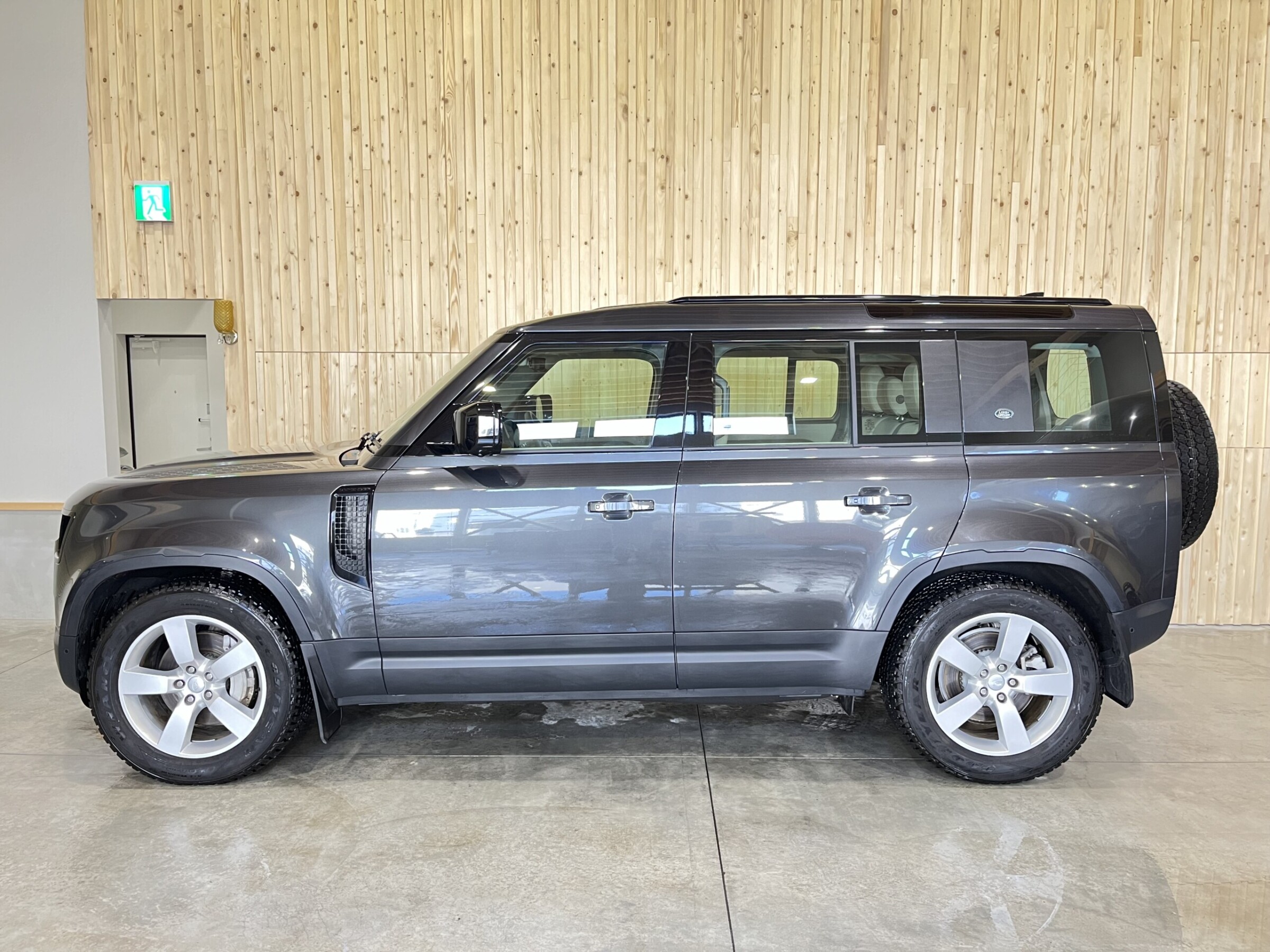 LAND ROVER ディフェンダー110 110S 3.0L D300 ディーゼルターボ｜STOCK｜札幌の中古車販売・カスタム ...