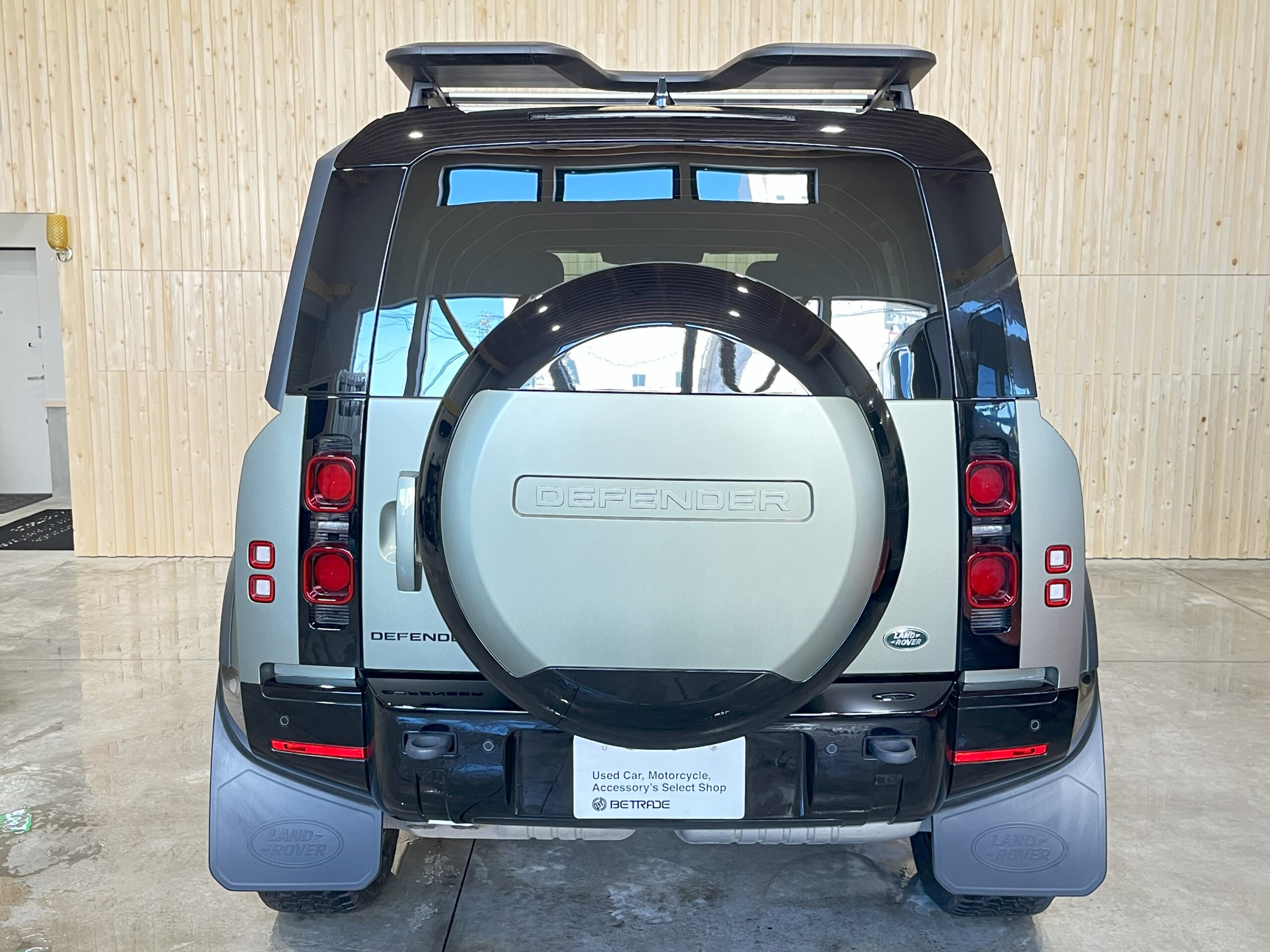 LAND ROVER ディフェンダー110 110Xダイナミック HSE 3.0L D300｜STOCK｜札幌の中古車販売・カスタム ...