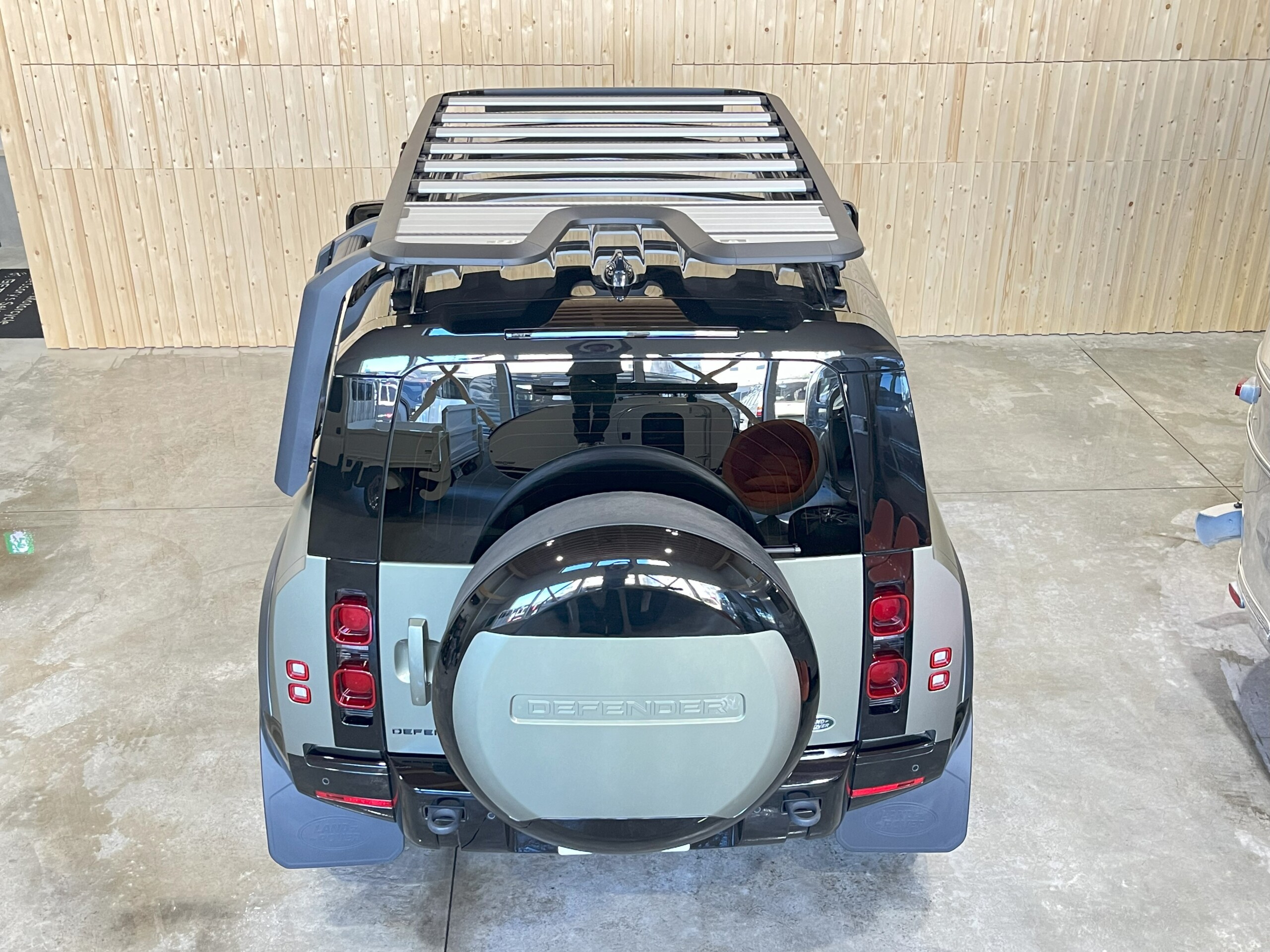 LAND ROVER ディフェンダー110 110Xダイナミック HSE 3.0L D300｜STOCK｜札幌の中古車販売・カスタム ...