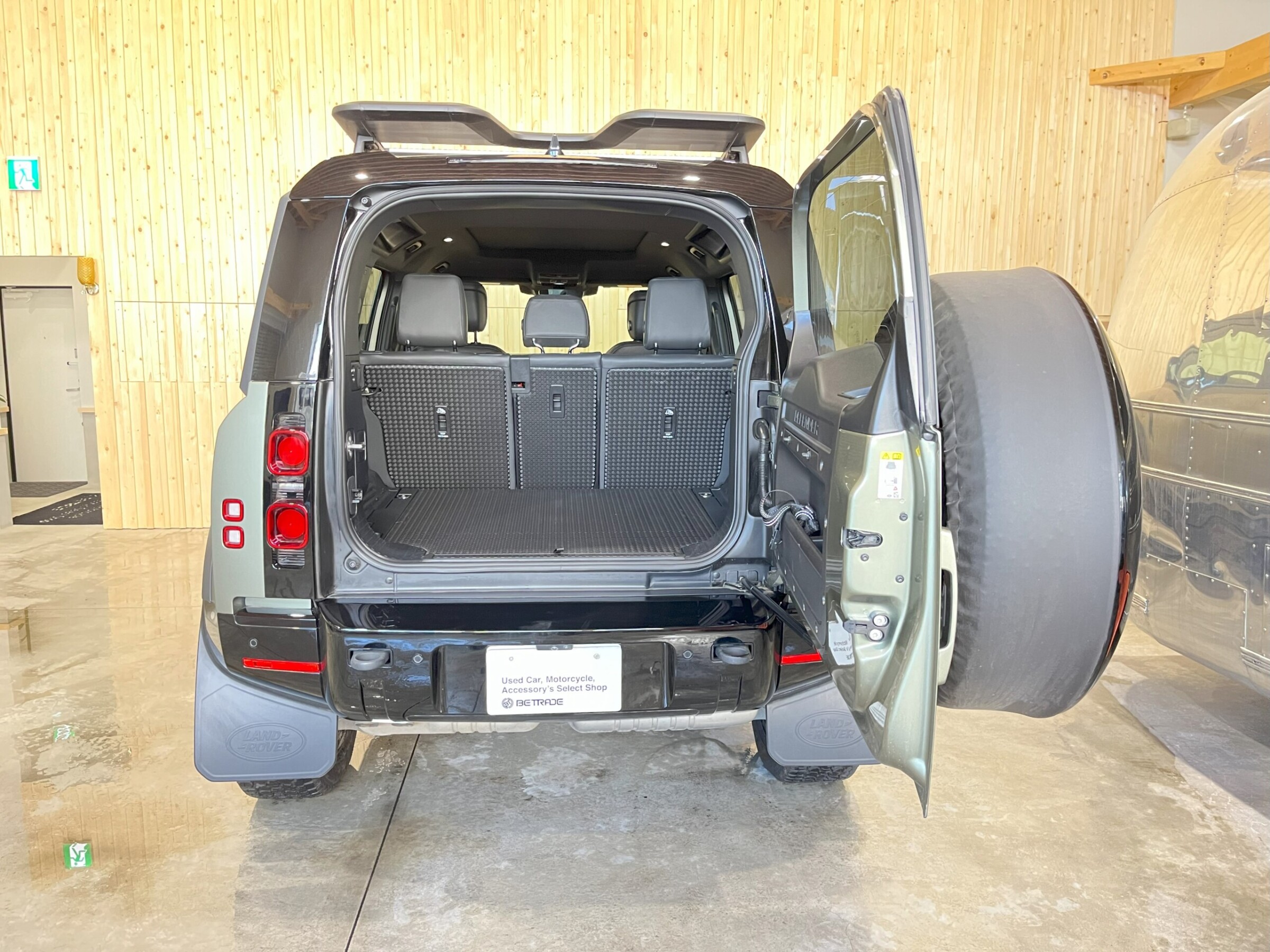 LAND ROVER ディフェンダー110 110Xダイナミック HSE 3.0L D300｜STOCK｜札幌の中古車販売・カスタム ...